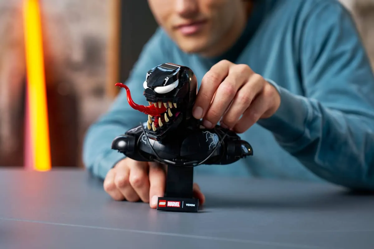 LEGO presenteert brute Marvel Venom buste