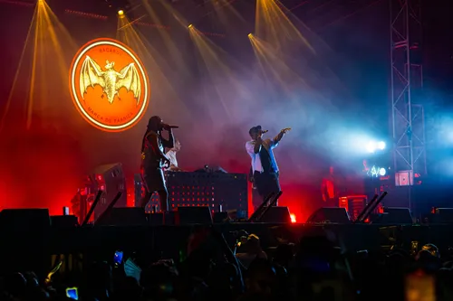 Frenna verrast met live optreden van ‘ZAAZAA’ met Kybba op de BACARDÍ ...