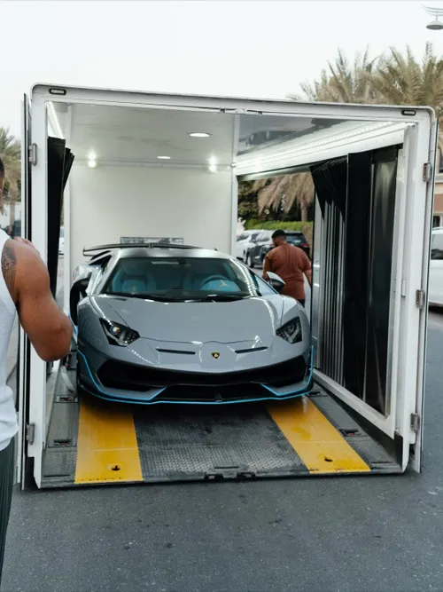 Samuel en Ruben Onuha vieren vrijlating uit gevangenis met de aankoop van een peperdure ...