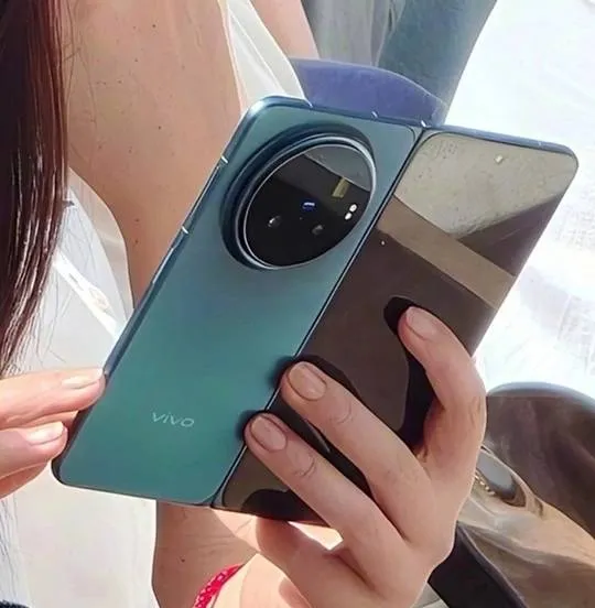 Vivo X Fold 6 Just Showed Up at the French Open
